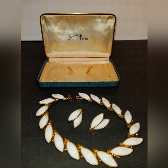 Trifari | Jewelry | Trifari Vintage Necklace Earring Set | Poshmark